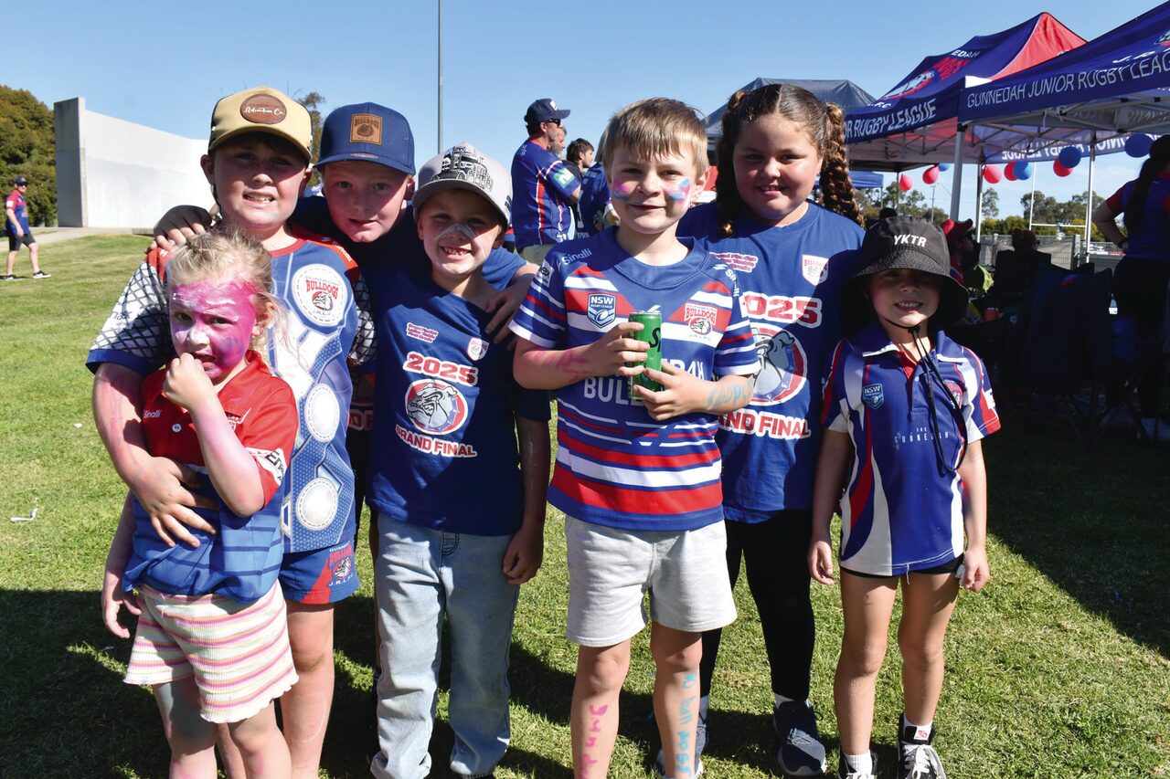 Bulldogs fans out in big numbers on grand final day | Photos - Gunnedah ...