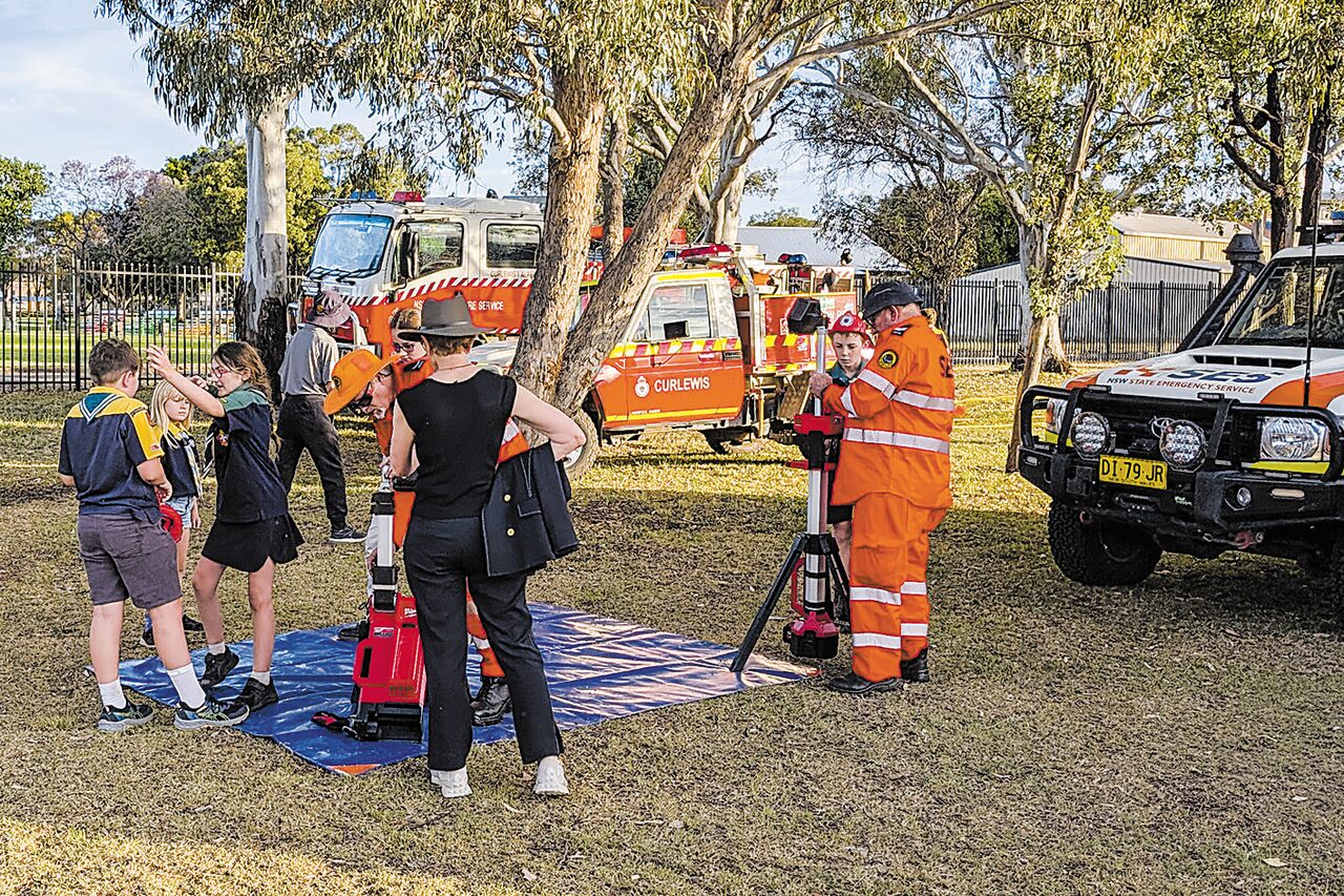 NSW Governor visits Gunnedah, Narrabri scouts, emergency services ...