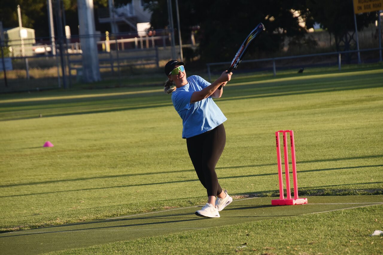 Women's cricket a smash hit in the twilight - Gunnedah Times