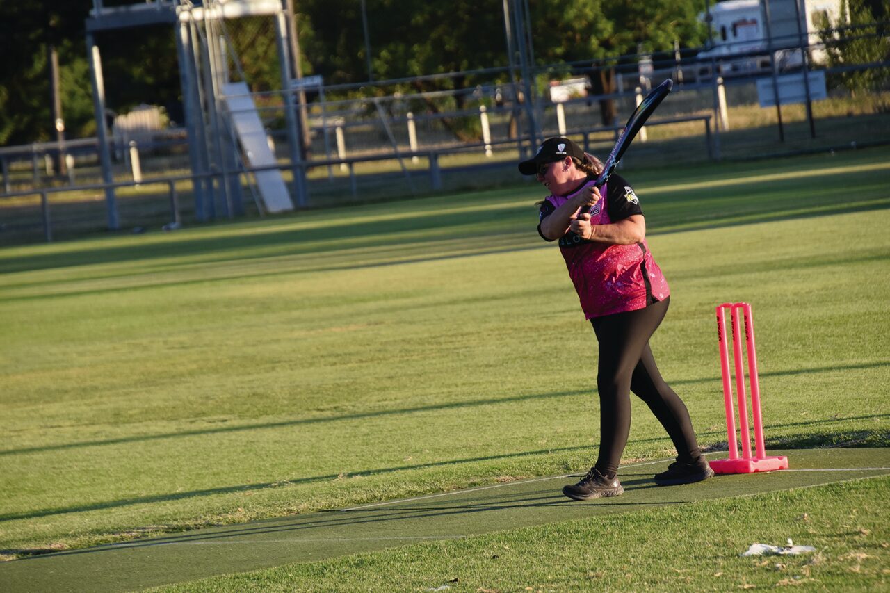 Women's cricket a smash hit in the twilight - Gunnedah Times